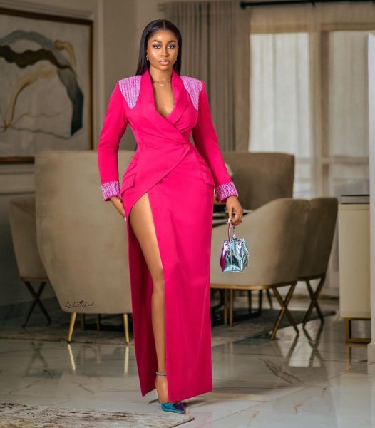 7 ways to wear 2023 colour of the year: Viva Magenta | STYLEAFRIQUE™•com